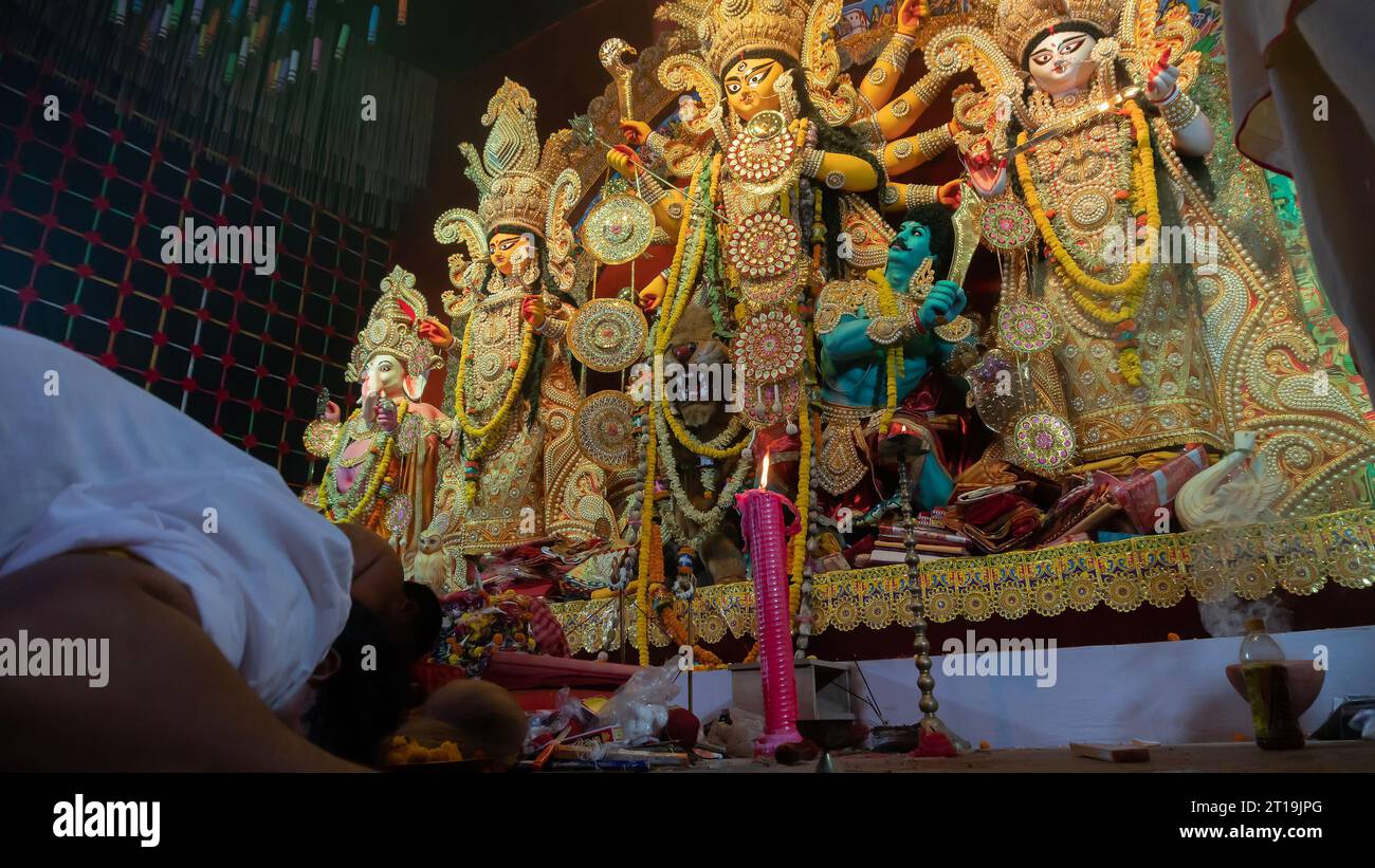 Howrah,West Bengal,India-5th October, 2022 : Hindu Purohit showing ...