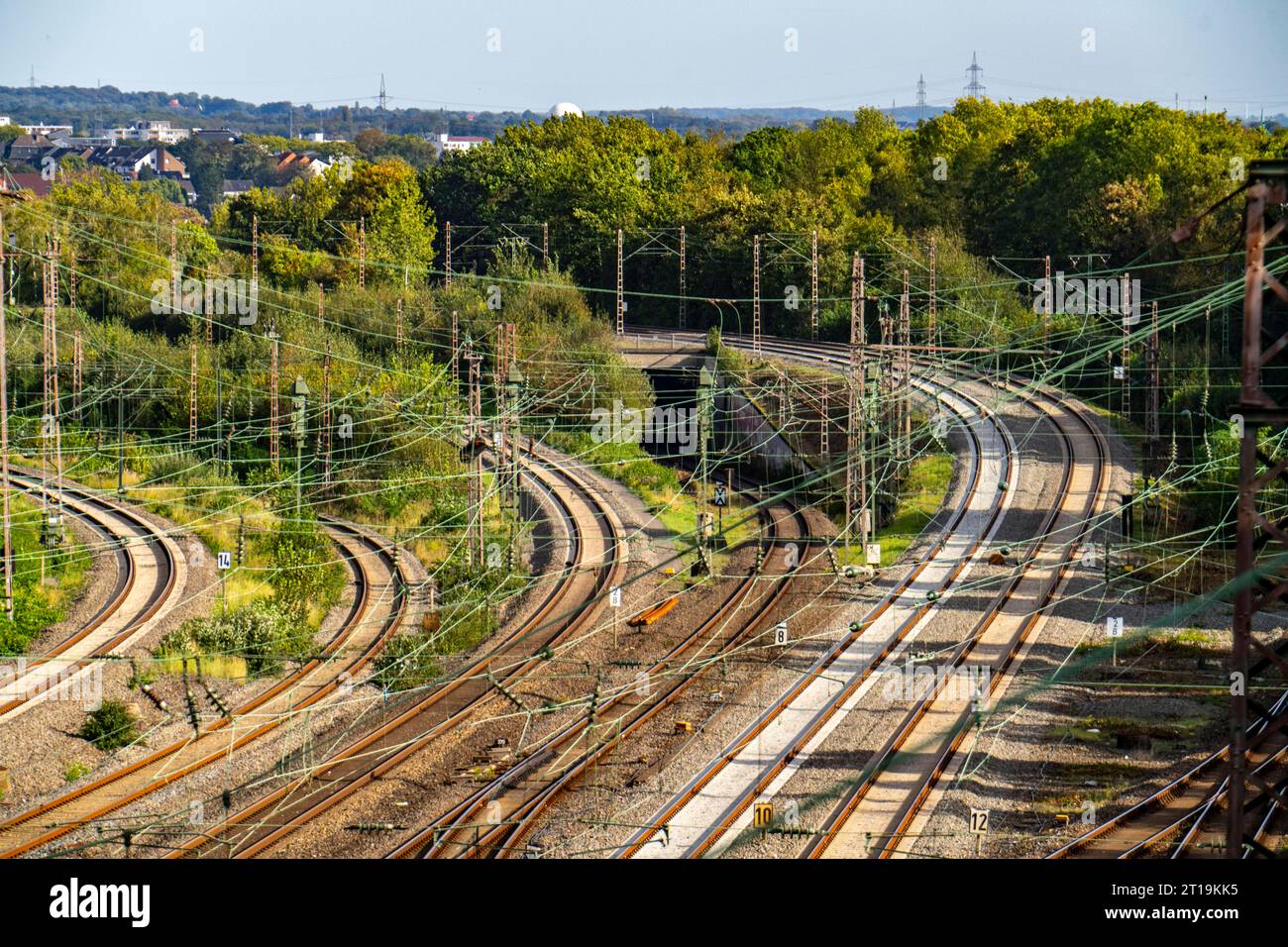 Gleisanlagen vor dem Hauptbahnhof Essen, 7 Schienenstränge parallel ...