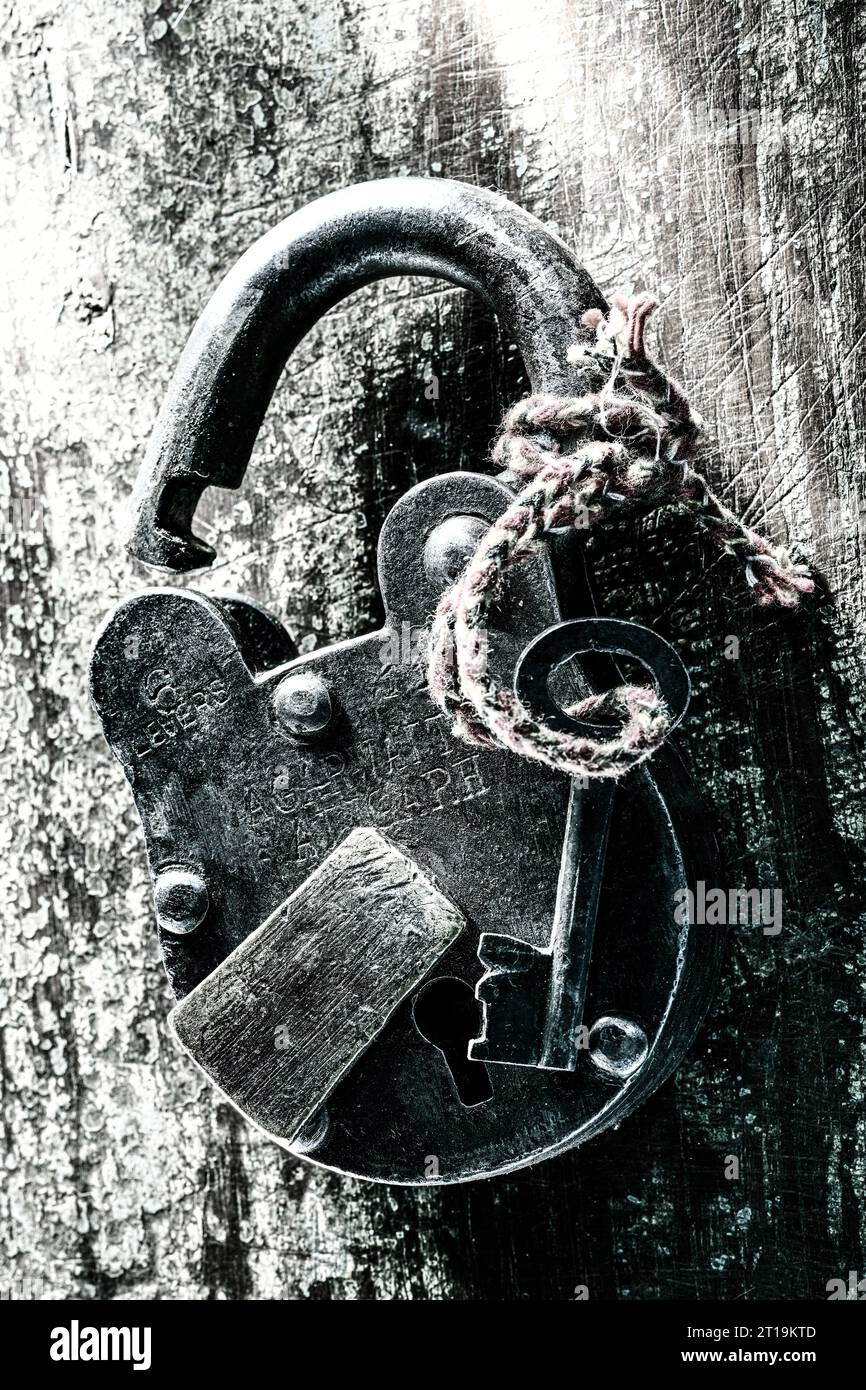 Vintage Antique Padlock and Key Stock Photo - Alamy