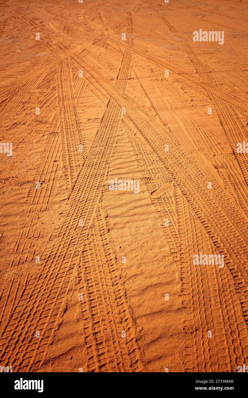 wheel tracks on desert sand Stock Photo - Alamy