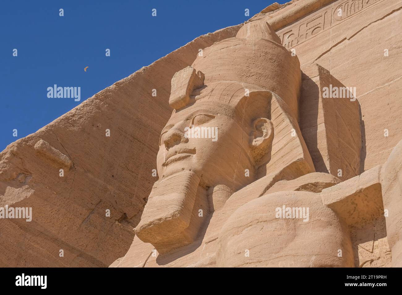 Statue Pharao Ramses II., Felsentempel Abu Simbel, Ägypten Stock Photo ...