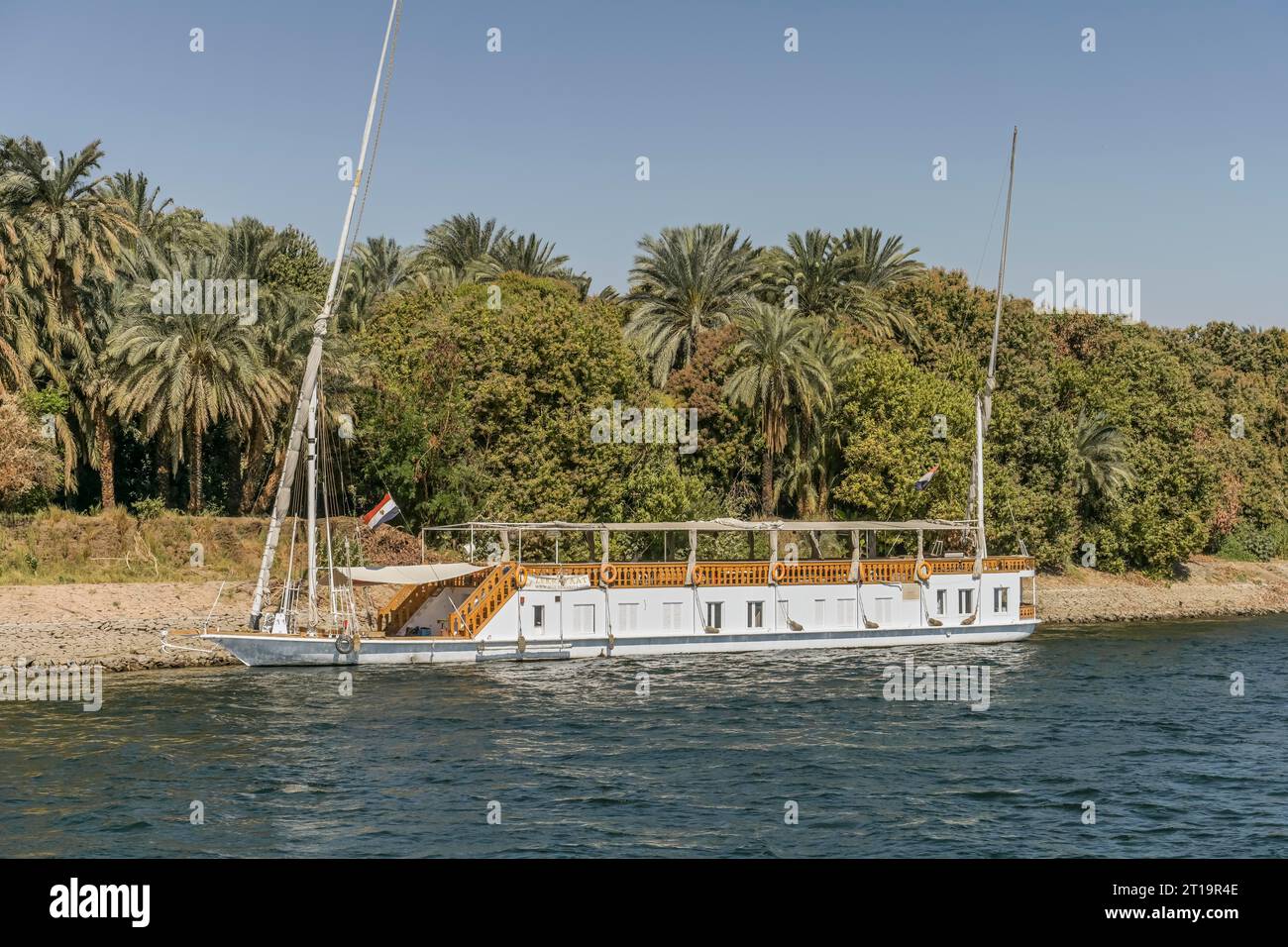 Nil kreuzfahrtschiff hi-res stock photography and images - Alamy