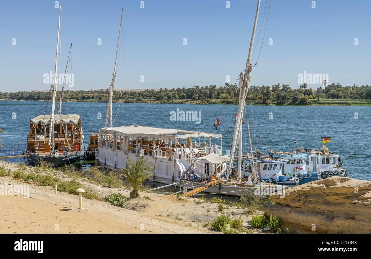 Segelboot kreuzfahrtschiffe hi-res stock photography and images - Alamy