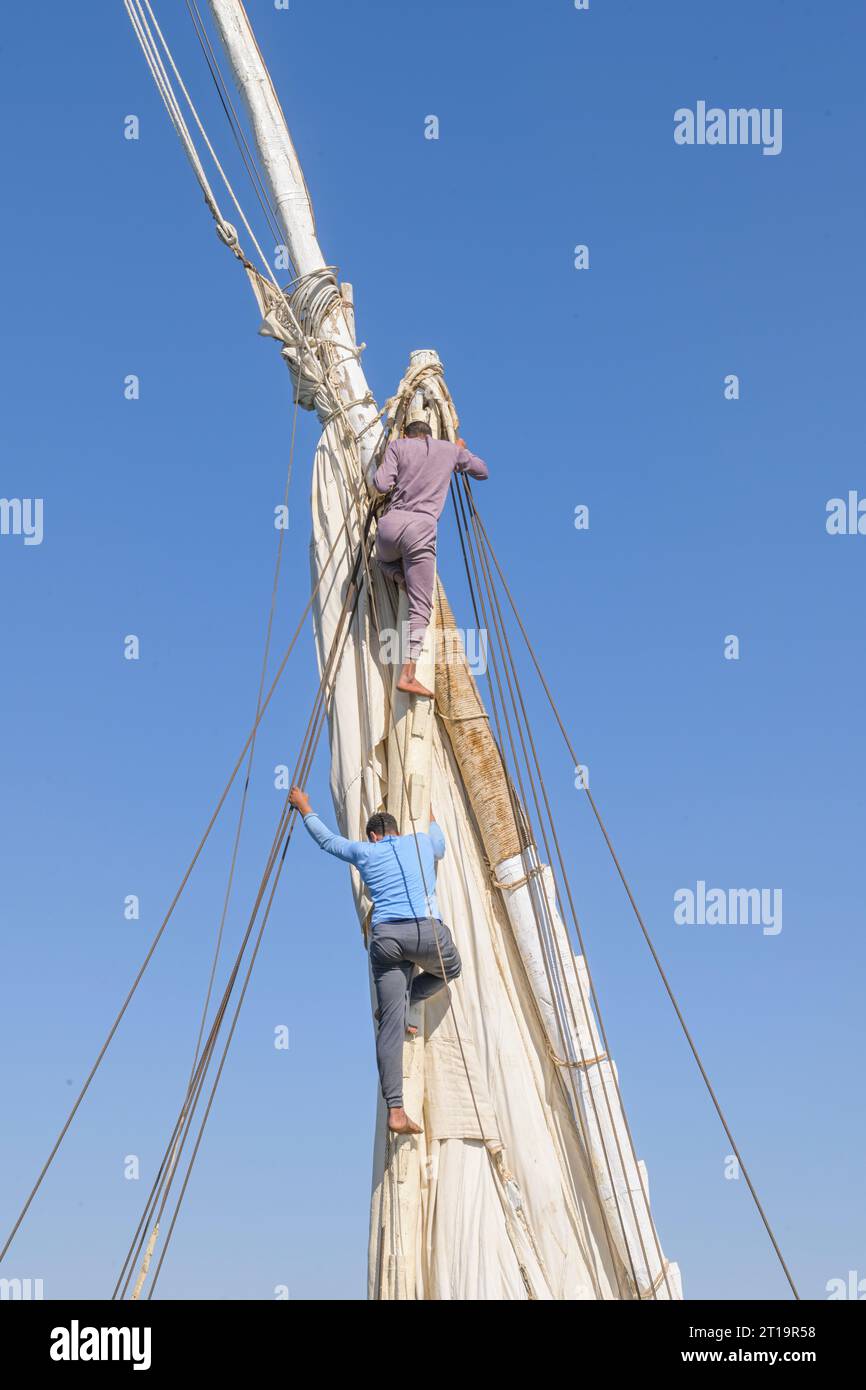 "Bootsmänner, Arbeit, Segel setzen, Dahabeya Kreuzfahrtschiff ""Magic ...