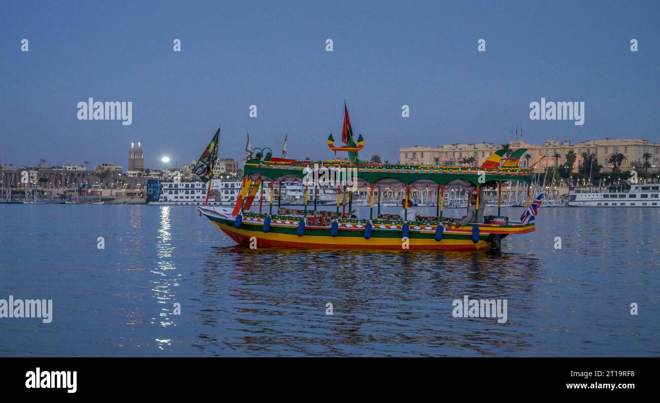 Abend auf dem boot hi-res stock photography and images - Alamy