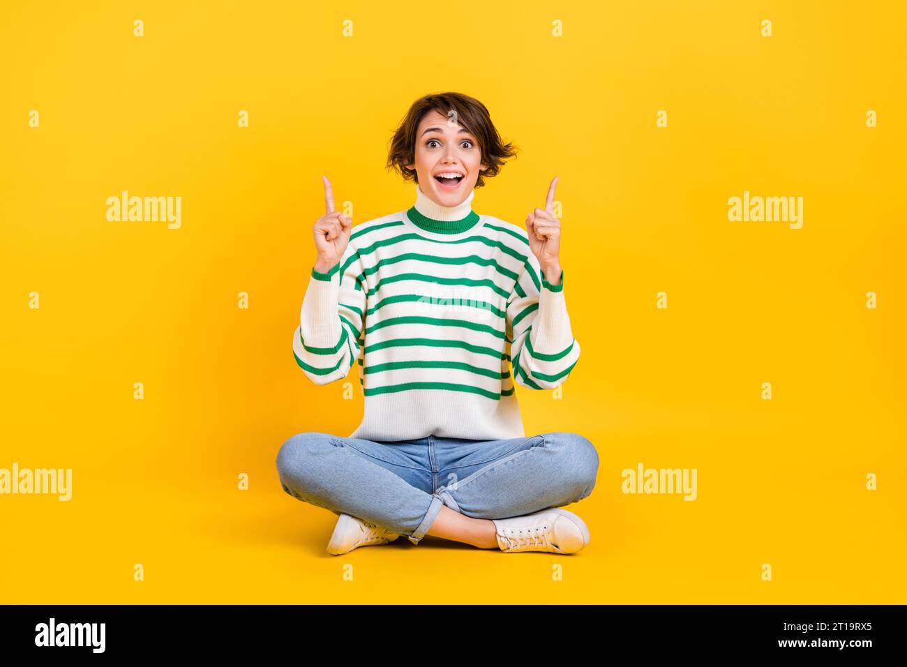 Full body photo of young excited surprised astonished woman pointing ...