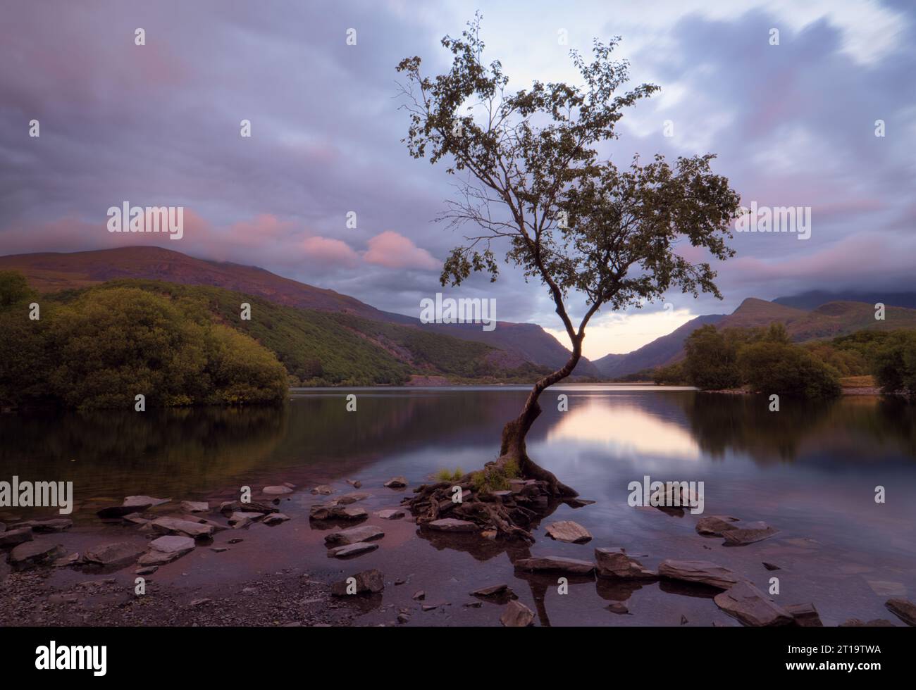 Welsh lakes hi-res stock photography and images - Alamy