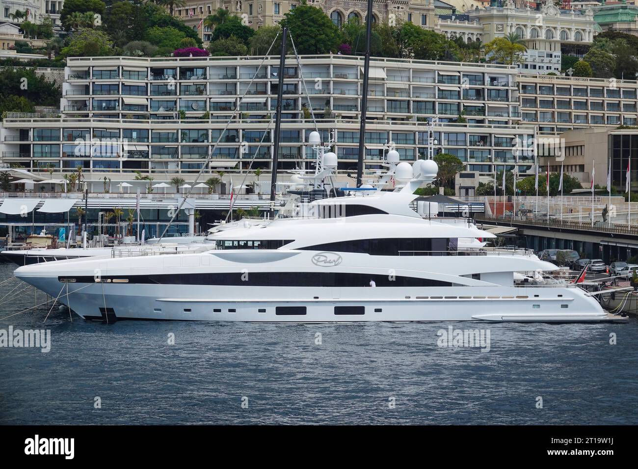 51 Meter lange Motoryacht Pearl im Hafen Port Hercule, Fürstentum ...