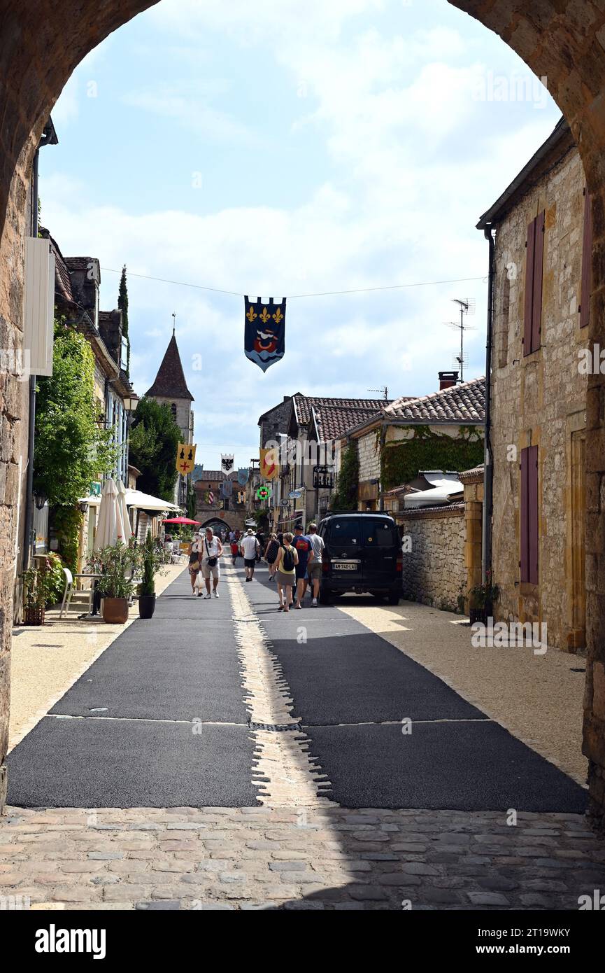Monpazier street view hi-res stock photography and images - Alamy