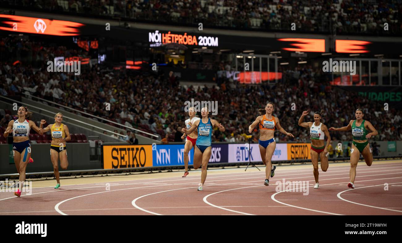 Emma Oosterwegel of the Netherlands competing in the 200m heptathlon at ...