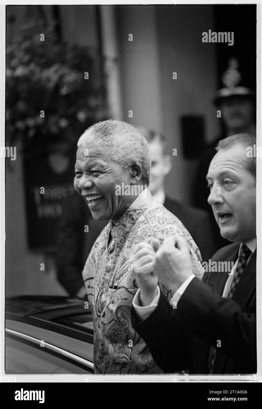Mandela shirt Black and White Stock Photos & Images - Alamy