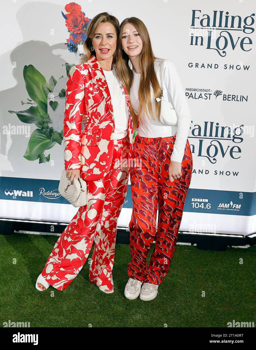 Bettina Cramer mit Tochter Carla Cramer bei FALLING IN LOVE Grand Show ...