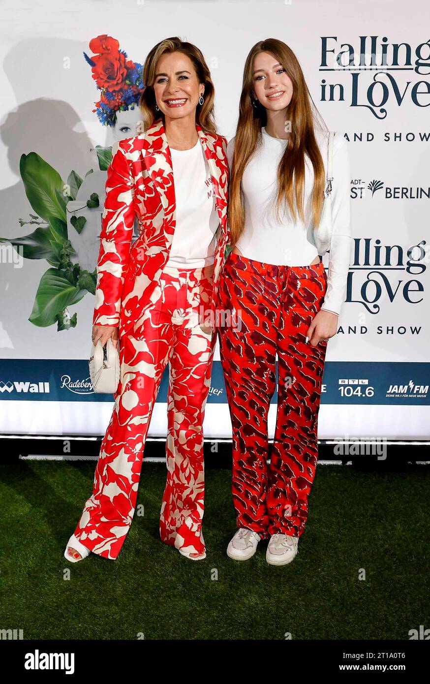 Bettina Cramer mit Tochter Carla Cramer bei FALLING IN LOVE Grand Show ...