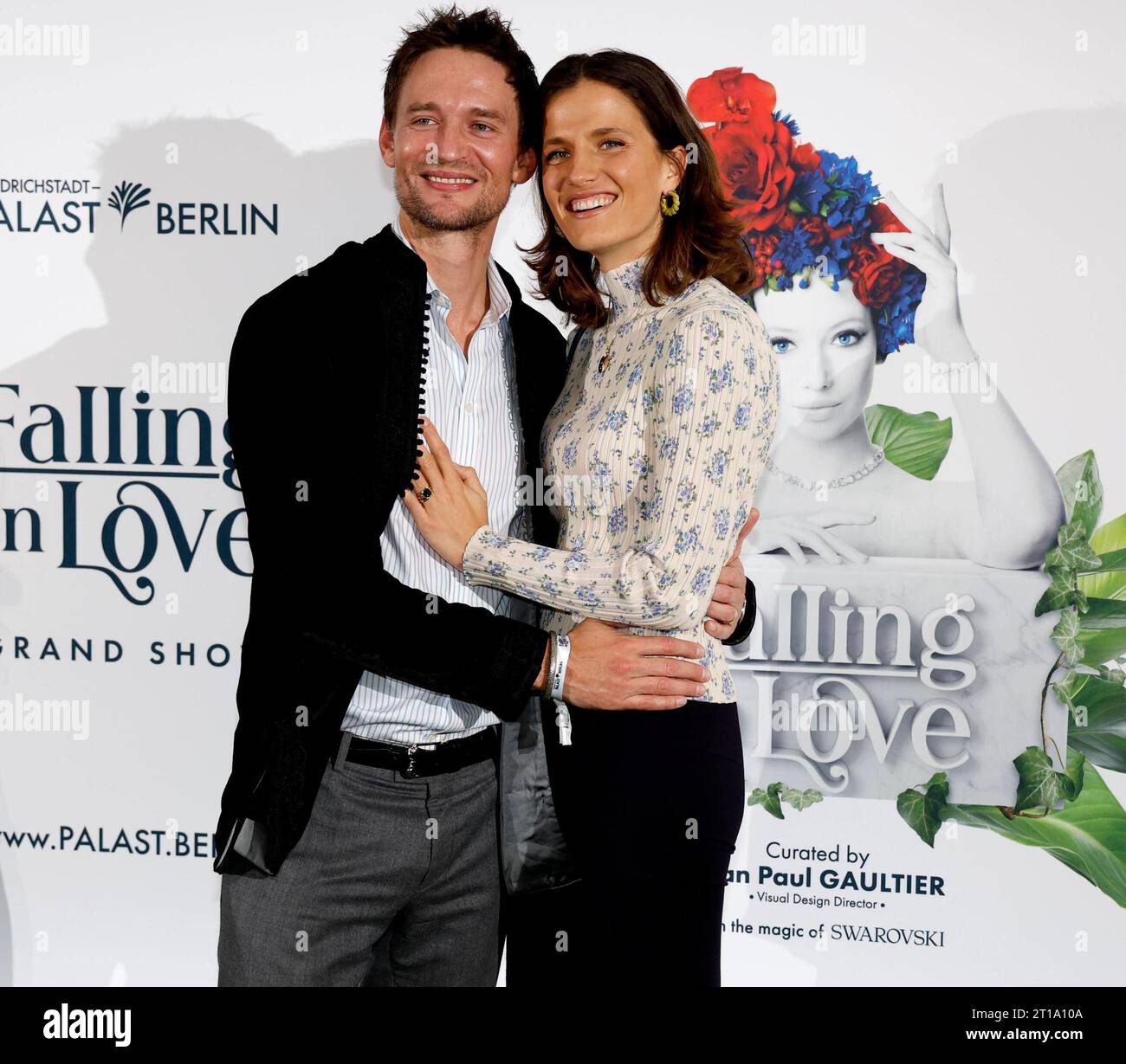 August Wittgenstein mit Freundin Mia bei FALLING IN LOVE Grand Show Weltpremiere im ...