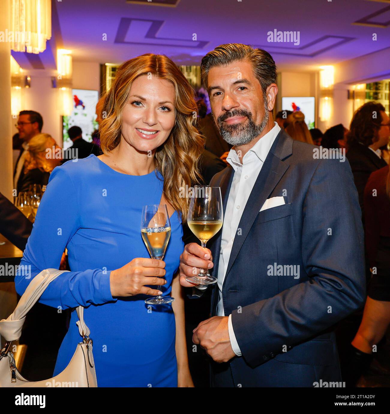 Ella Endlich und Marius Darschin bei FALLING IN LOVE Grand Show ...