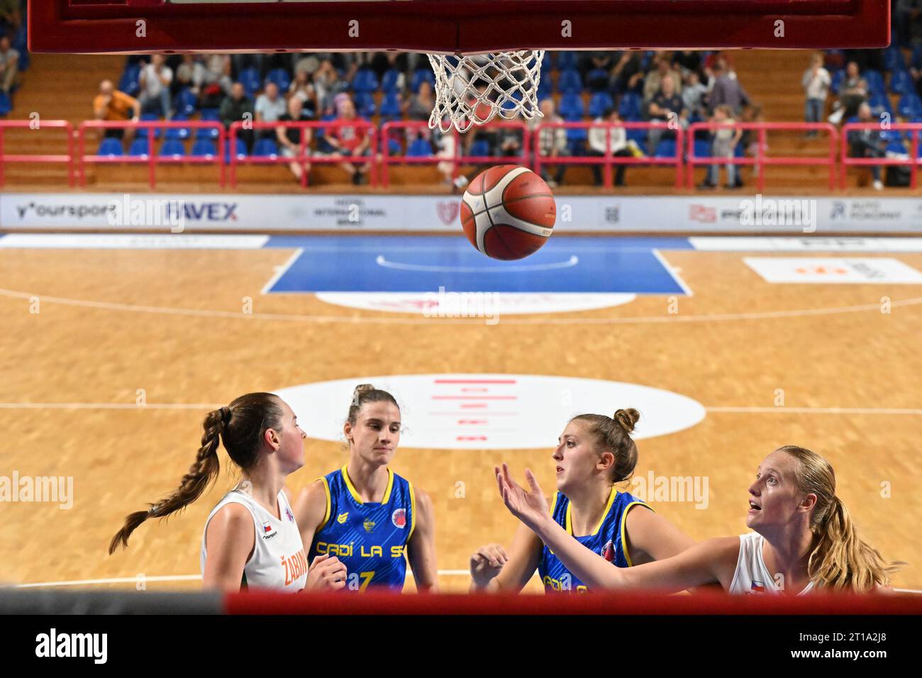 Brno, Czech Republic. 12th Oct, 2023. L-R Emma Cechova (Zabiny), Ana ...