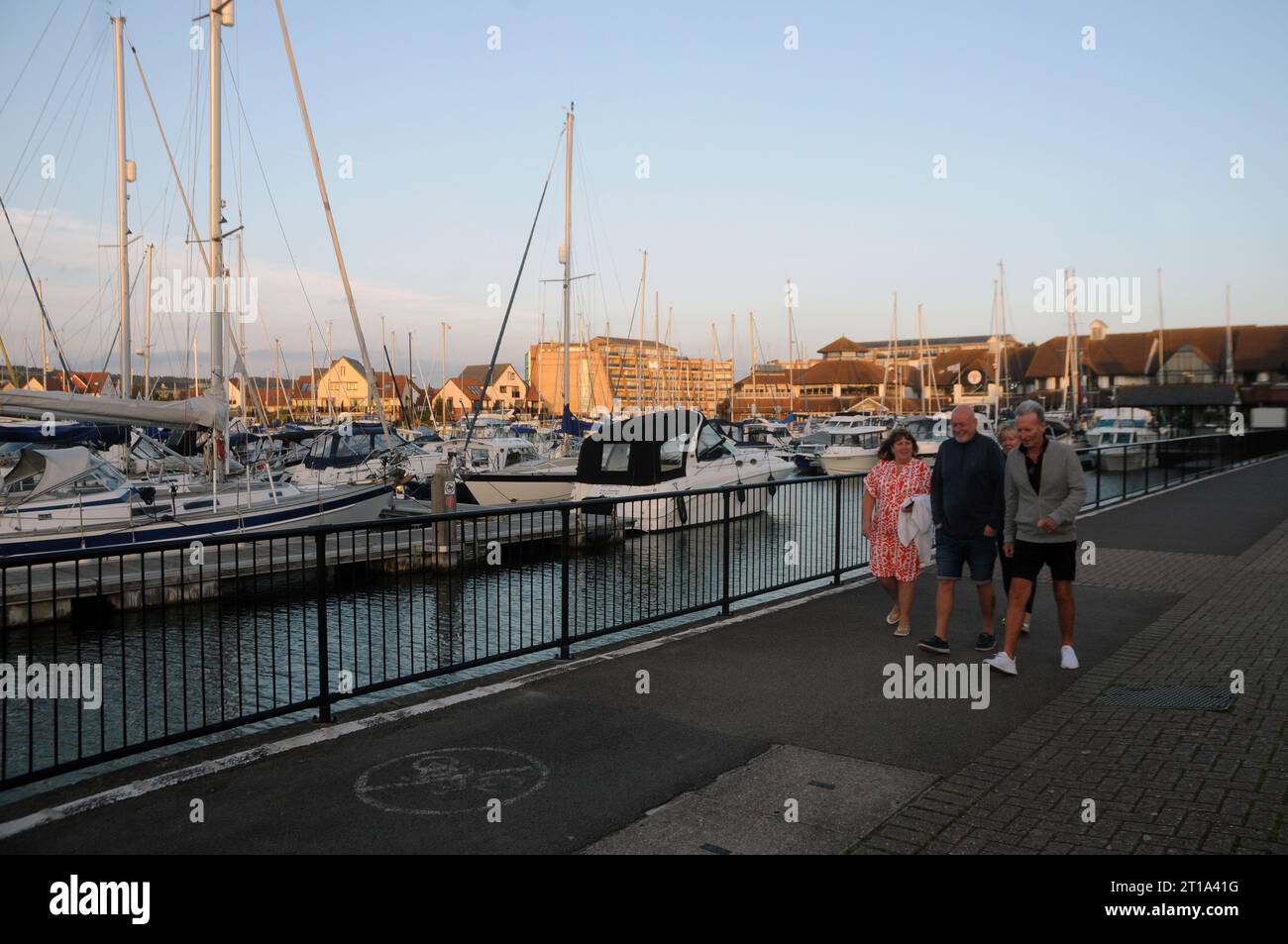 ENGLAND COASTAL PATH, PORT SOLENT MARINA, PORTSMOUTH HARBOUR .PIC MIKE ...