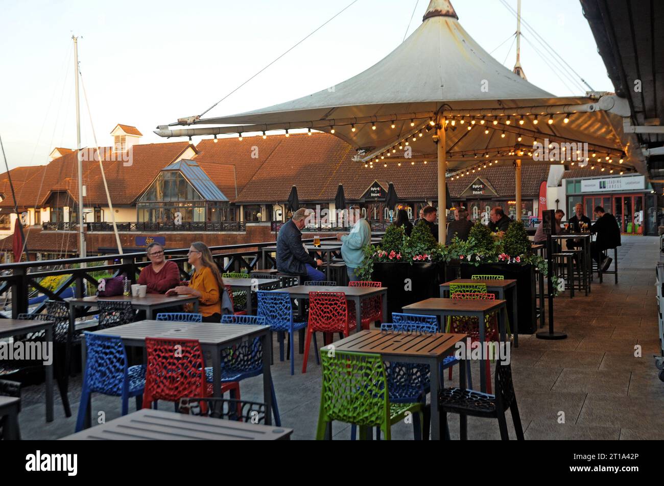ENGLAND COASTAL PATH, EATING OUT AT PORT SOLENT MARINA, PORTSMOUTH ...