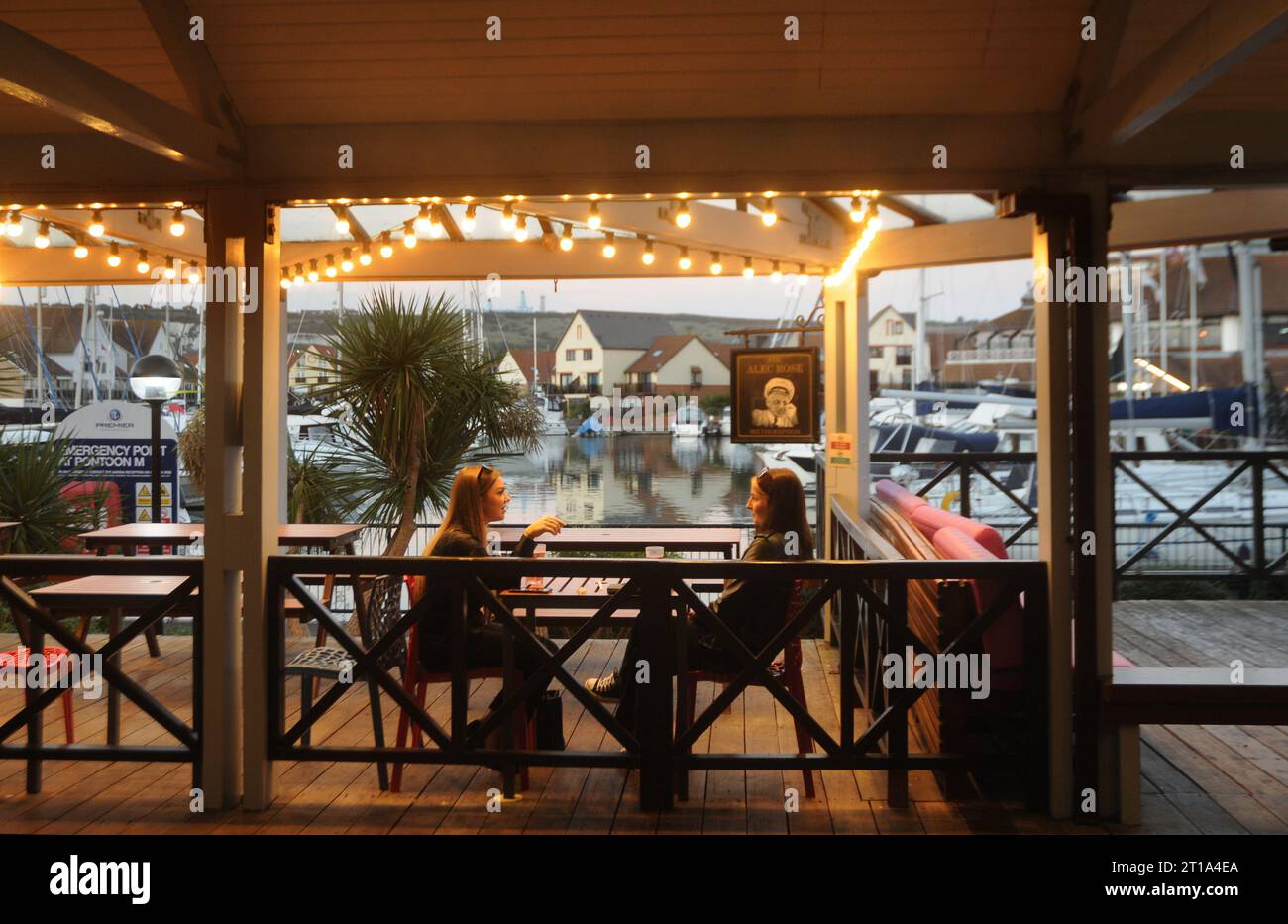 ENGLAND COASTAL PATH, SIR ALEC ROSE PUB, PORT SOLENT MARINA, PORTSMOUTH ...