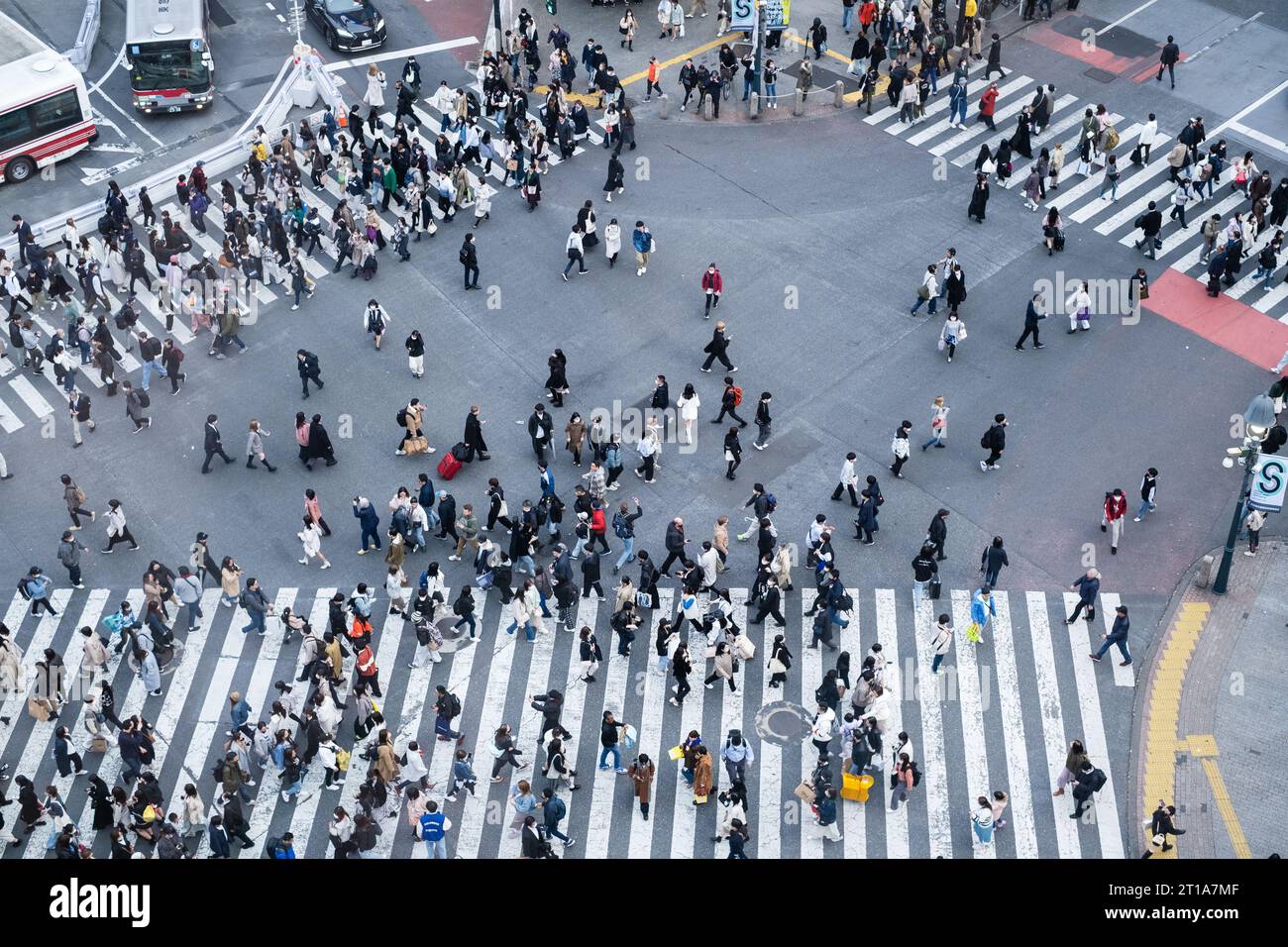 Tokyo shibuya from above hi-res stock photography and images - Alamy