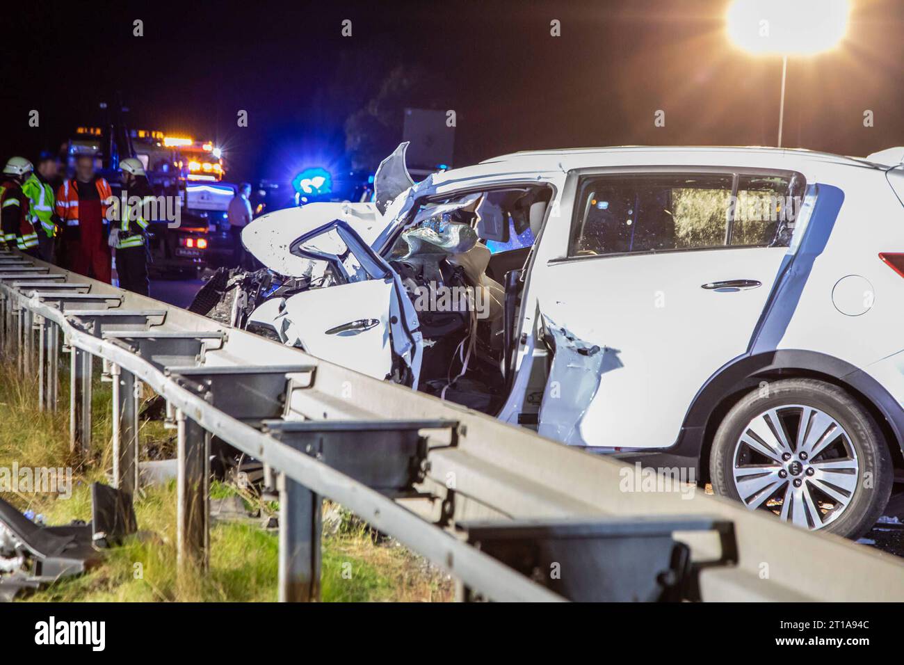 Lauta - PKW kollidiert frontal mit LKW: Fahrerin stirbt 11.10.2023 gegen 17:00 Uhr Lauta, OT ...