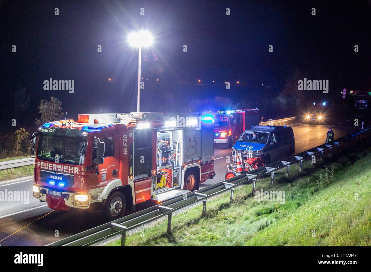 Lauta - PKW kollidiert frontal mit LKW: Fahrerin stirbt 11.10.2023 gegen 17:00 Uhr Lauta, OT ...