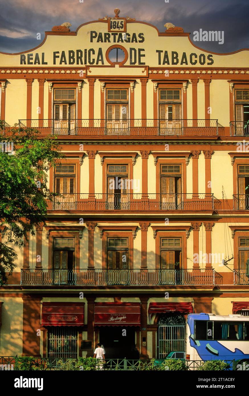 Real fabbrica de tabacos hi-res stock photography and images - Alamy