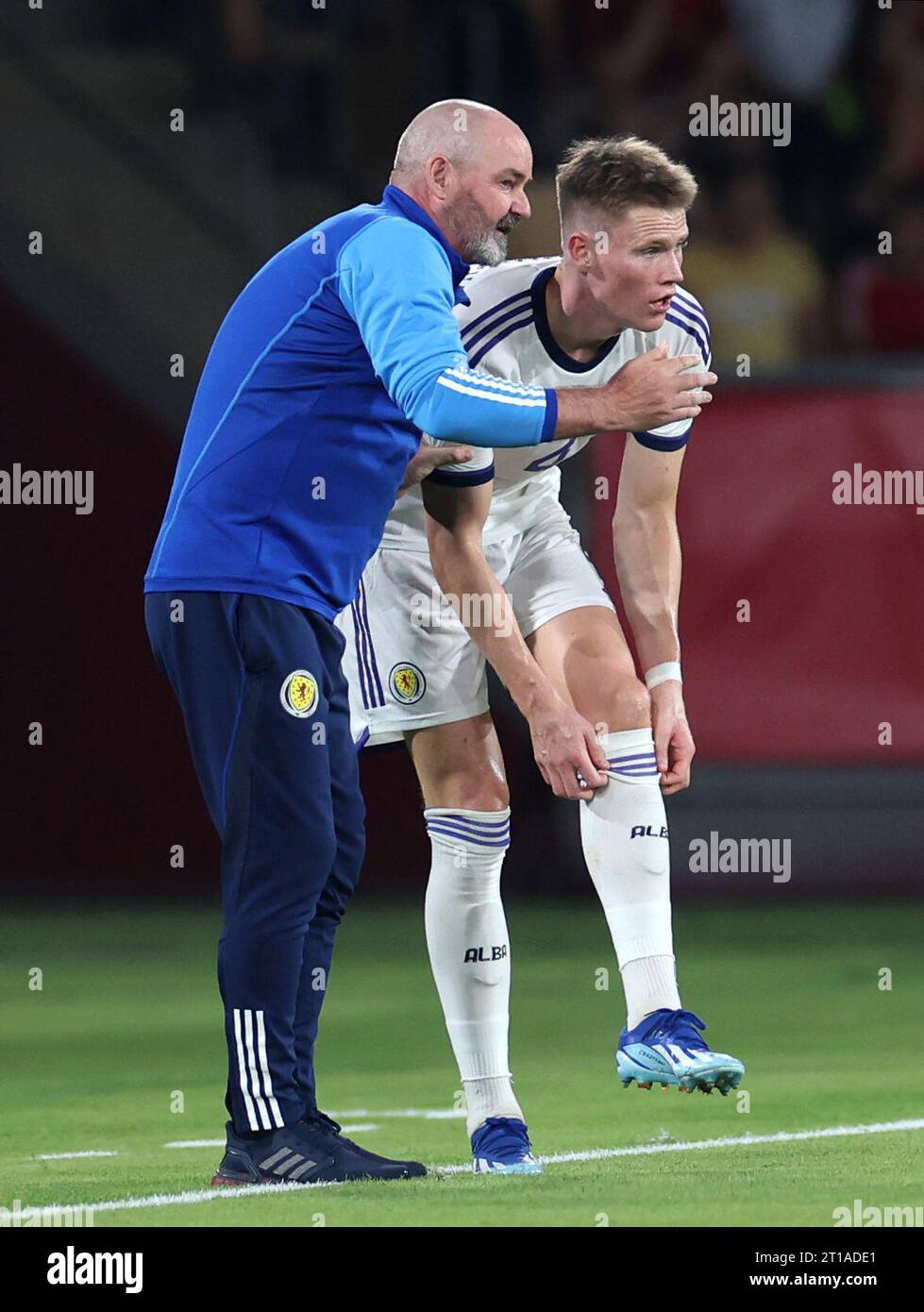 Scotland manager Steve Clarke speaks to Scott McTominay on the ...