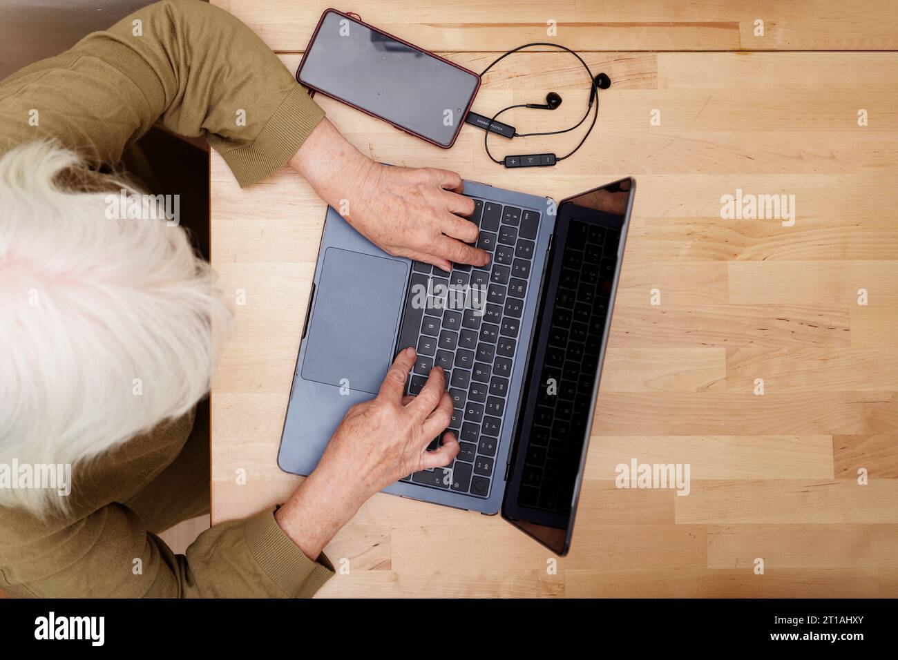 Modern typing hi-res stock photography and images - Alamy