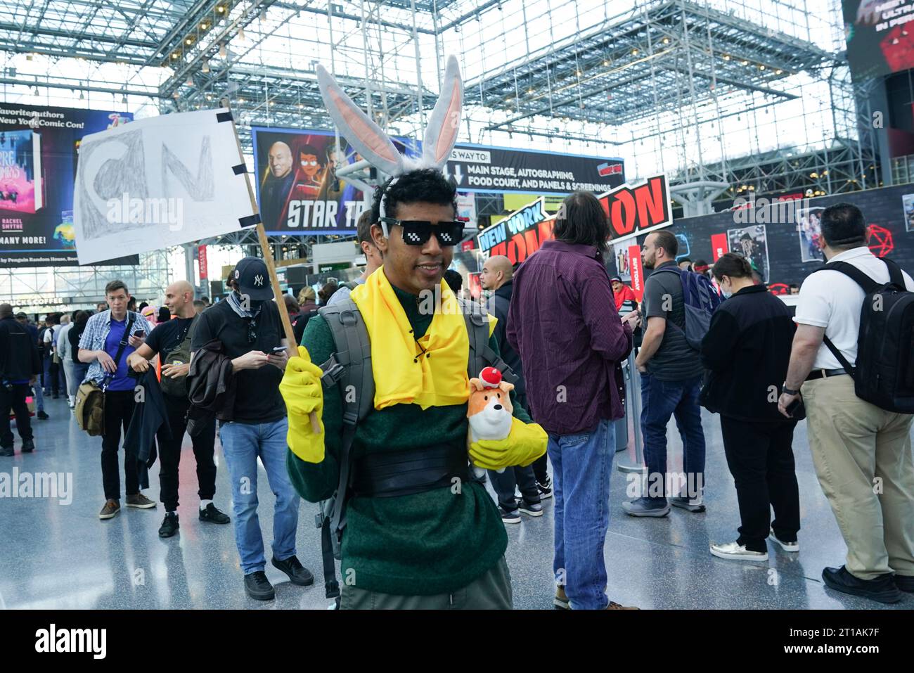 New York, New York, USA. 12th Oct, 2023. Fans wait on line to get into ...