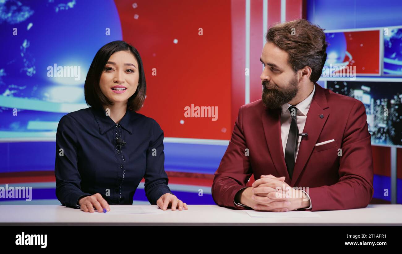 This morning presenters hi-res stock photography and images - Alamy