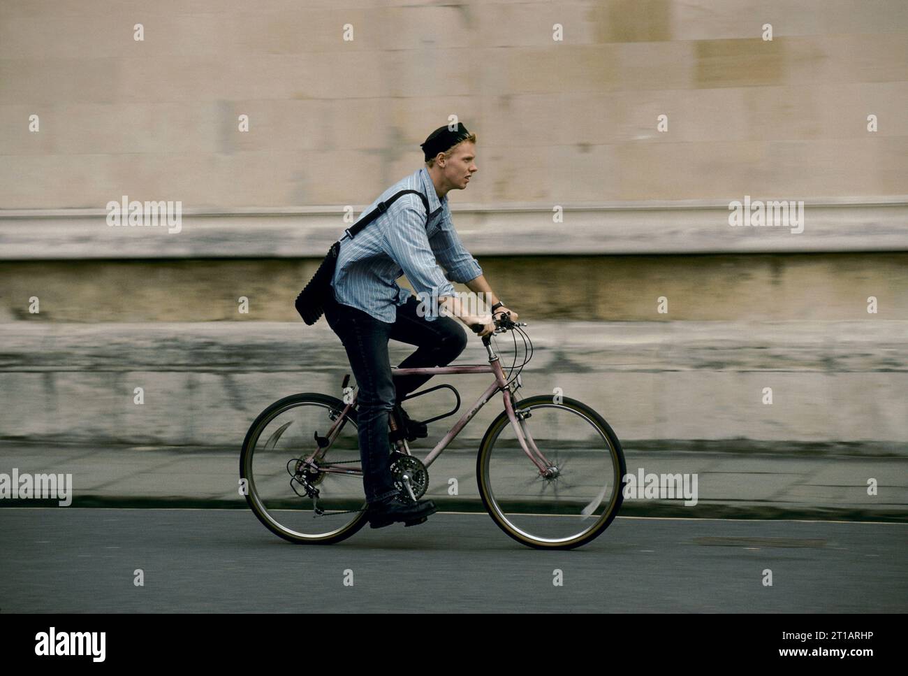 Oxford University students, cycling is the main form of transport for ...