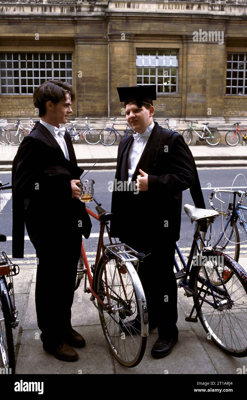 Oxford university students gown hi-res stock photography and images - Alamy
