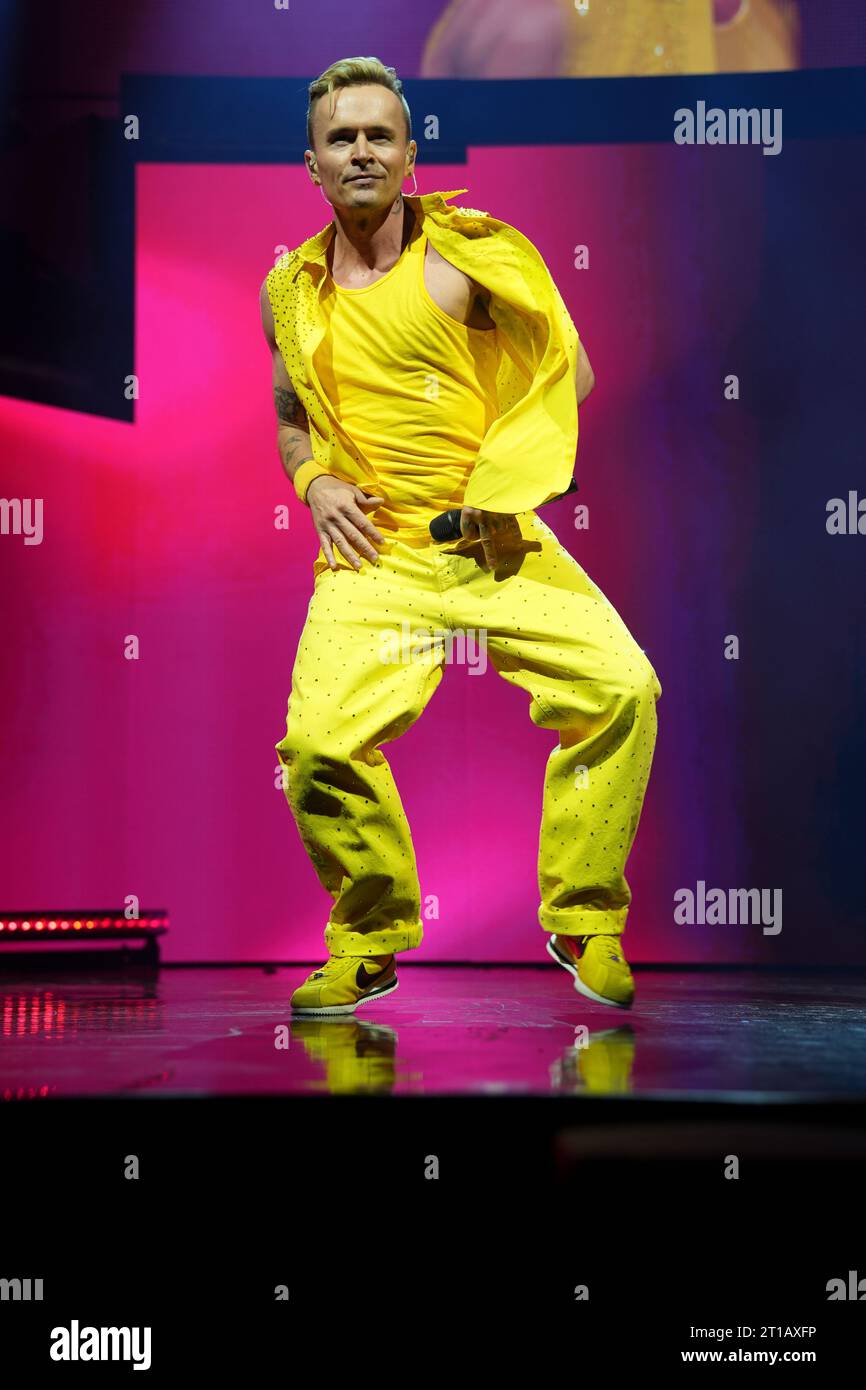 S club 7 1998 hi-res stock photography and images - Alamy