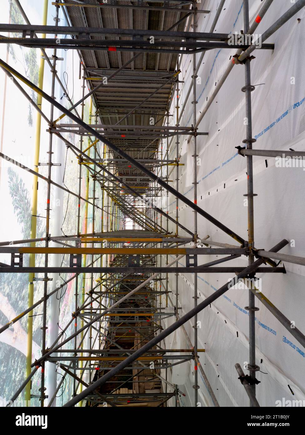 Scaffolding sheets hi-res stock photography and images - Alamy