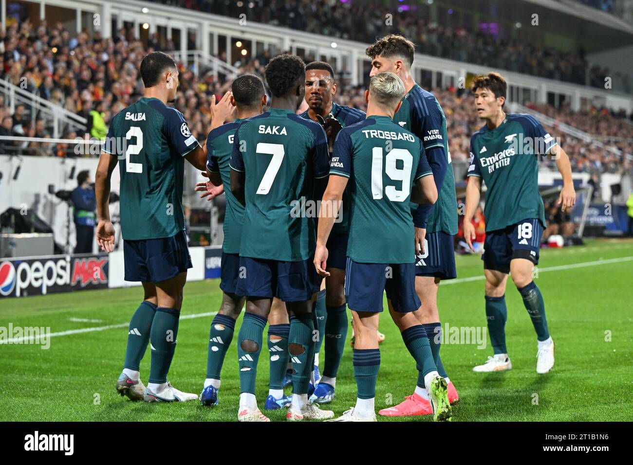 players of Arsenal celebrating scoring the 0-1 goal via Gabriel Jesus ...
