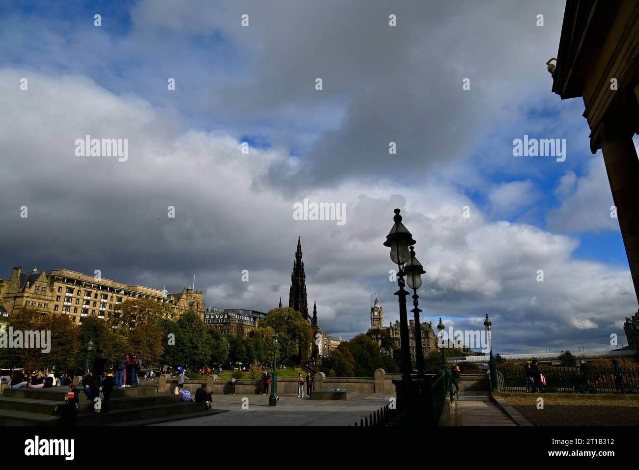 Edinburgh city centre Stock Photo - Alamy