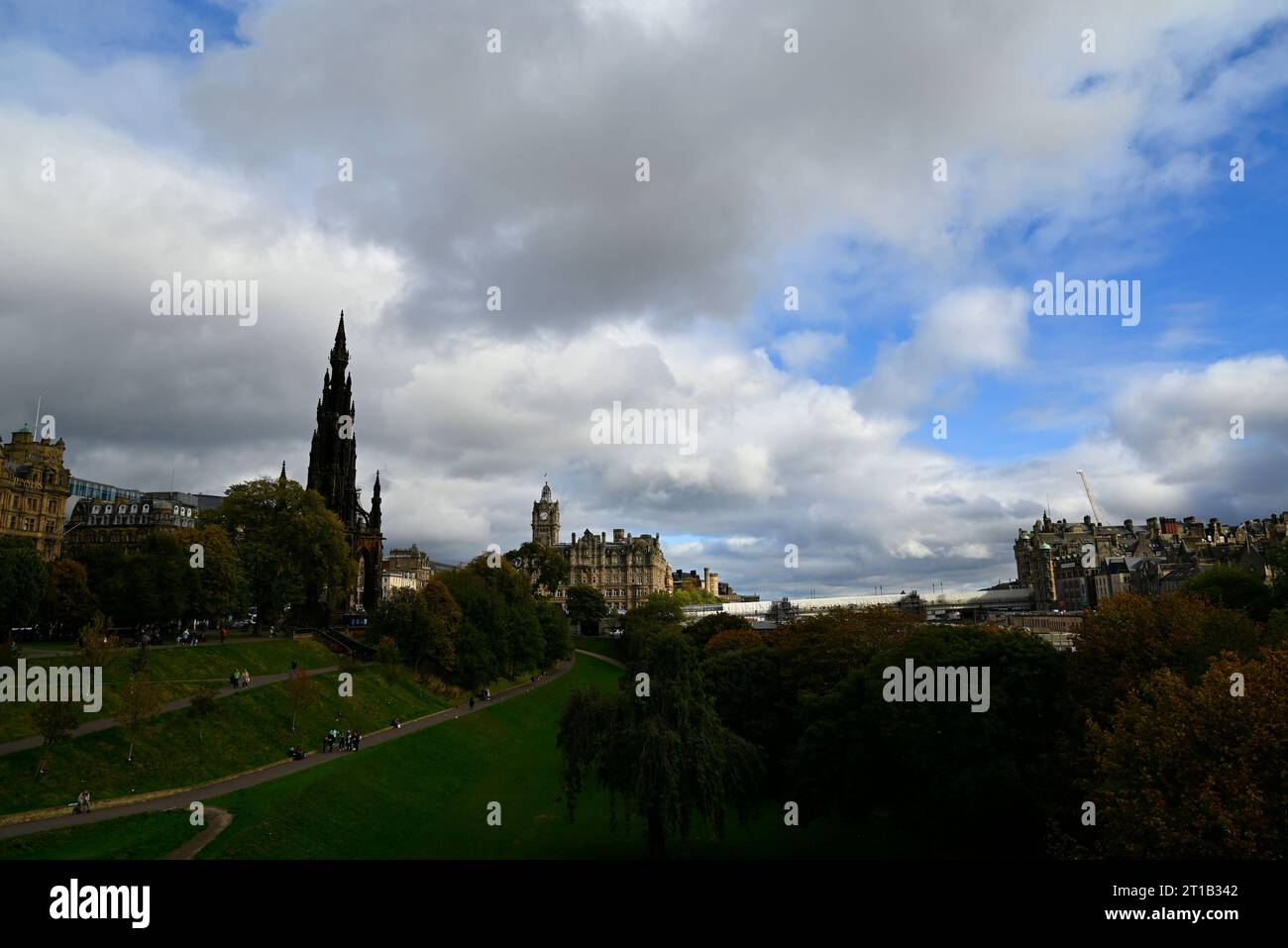 Central edinburgh hi-res stock photography and images - Alamy