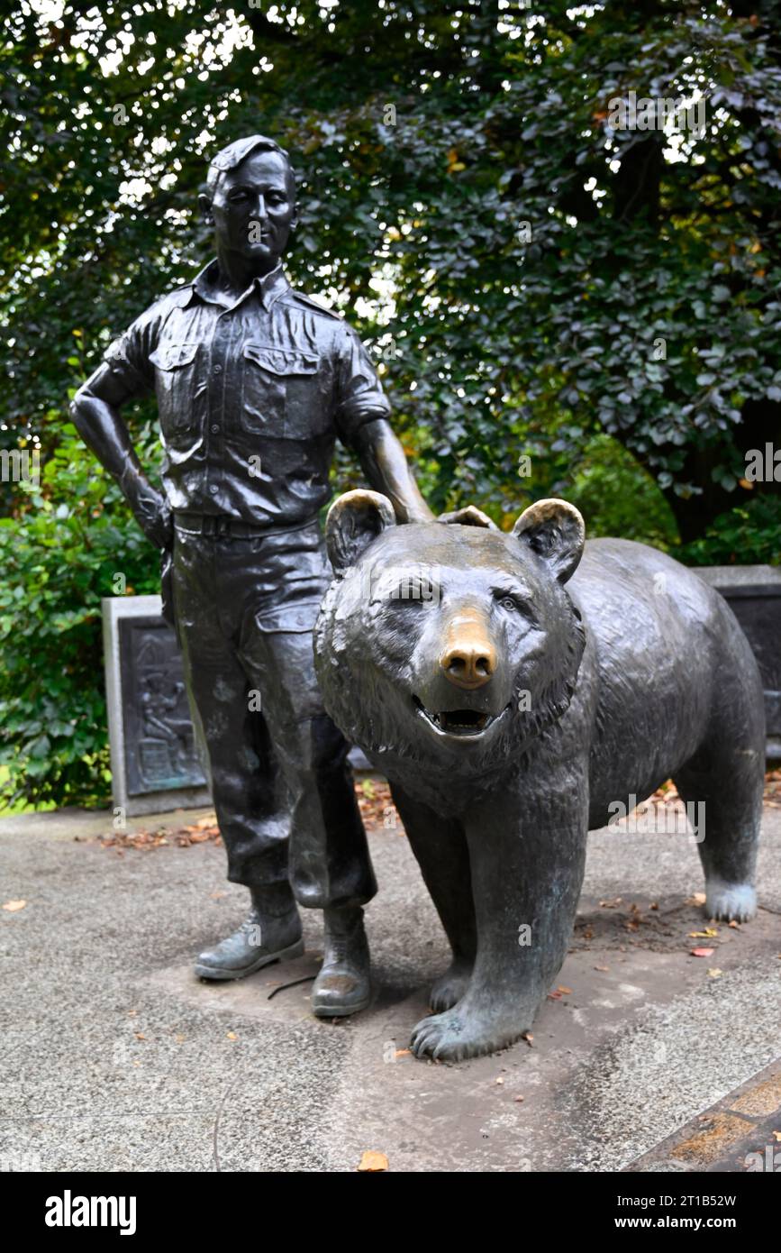 Wojtek the Soldier Bear Memorial Edinbugh Stock Photo - Alamy