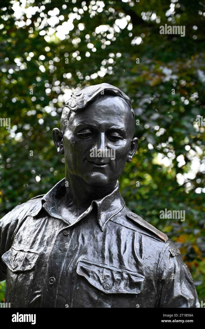 Wojtek the Soldier Bear Memorial Edinbugh Stock Photo - Alamy