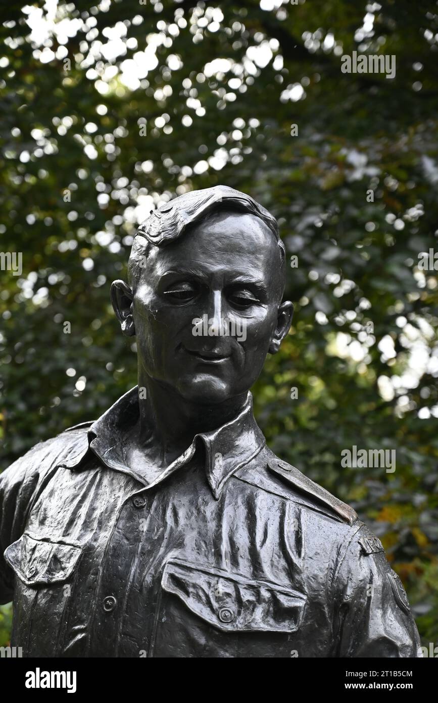 Wojtek the Soldier Bear Memorial Edinbugh Stock Photo - Alamy