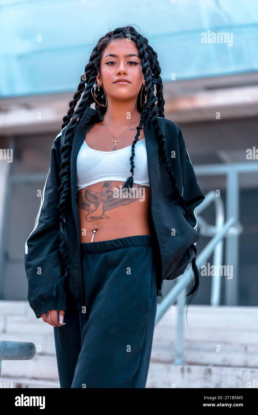 Urban session, with a young brunette of Latin ethnicity with braids ...