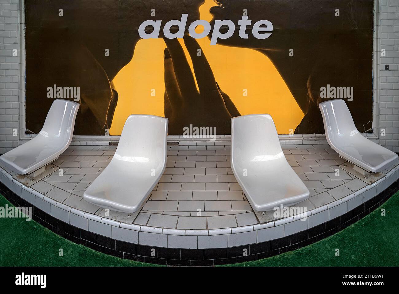 Metro station seats hi-res stock photography and images - Alamy