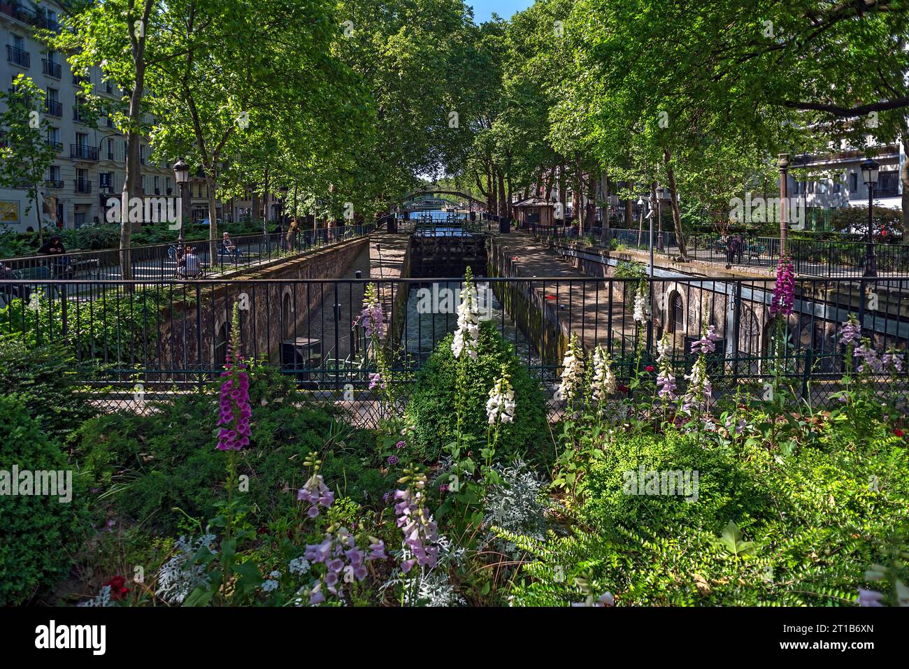 View of the Canal Saint-Martin, waterway laid out by Napoleon from 1806 ...