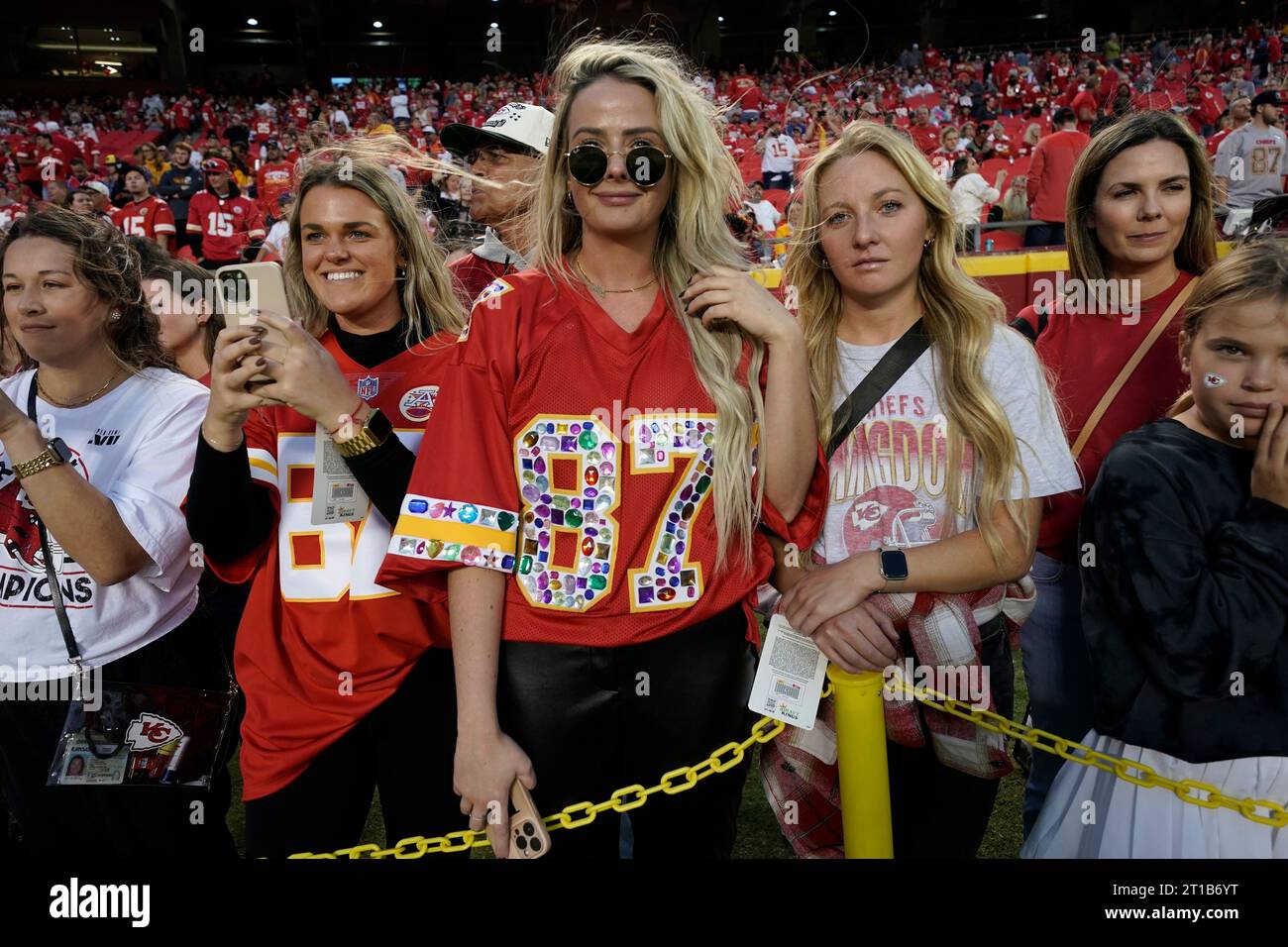 Kansas City Chiefs fans cheer before an NFL football game between the ...