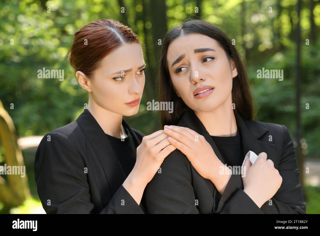 Women crying funeral hi-res stock photography and images - Alamy