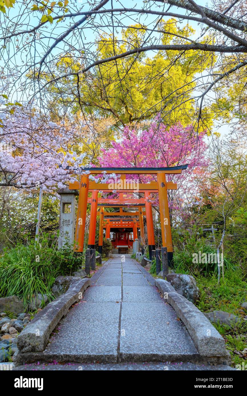 Hirano jinja shinto shrine hi-res stock photography and images - Alamy