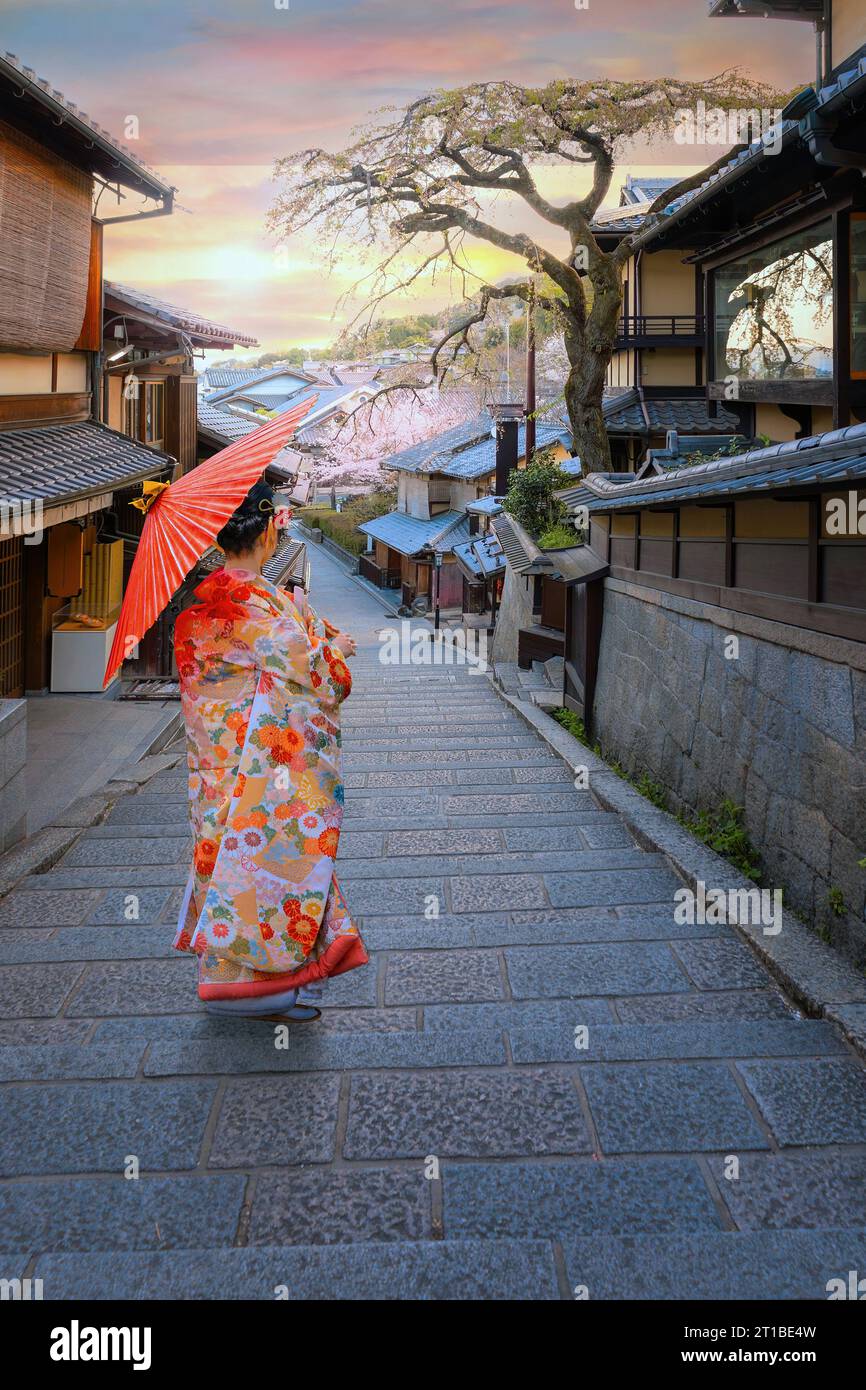 Kyoto, Japan - March 30 2023: Nineizaka or Ninenzaka s an ancient 150m ...