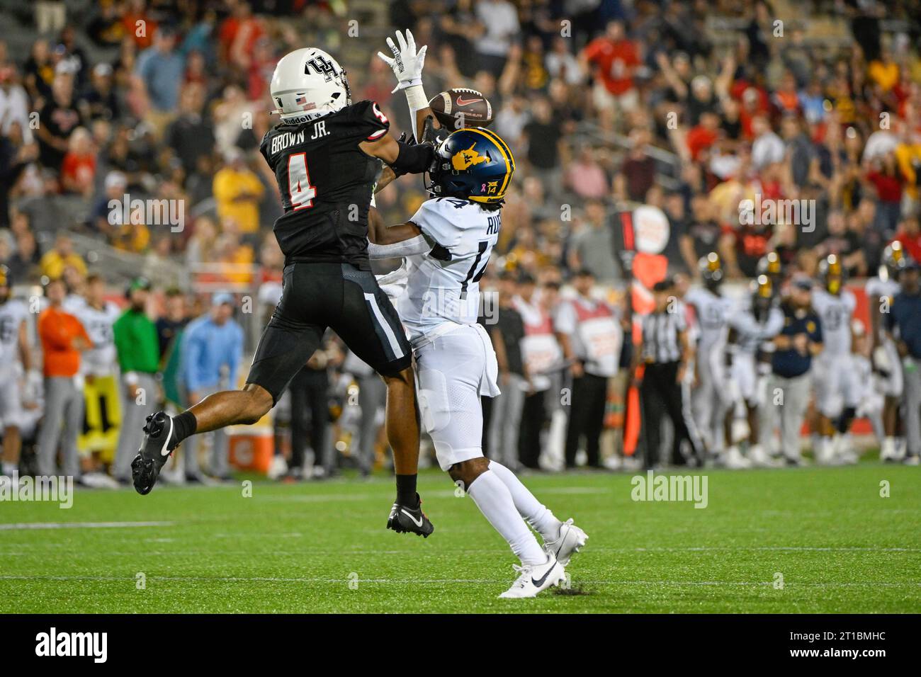 HOUSTON, TX - OCTOBER 12: West Virginia Mountaineers cornerback Malachi ...