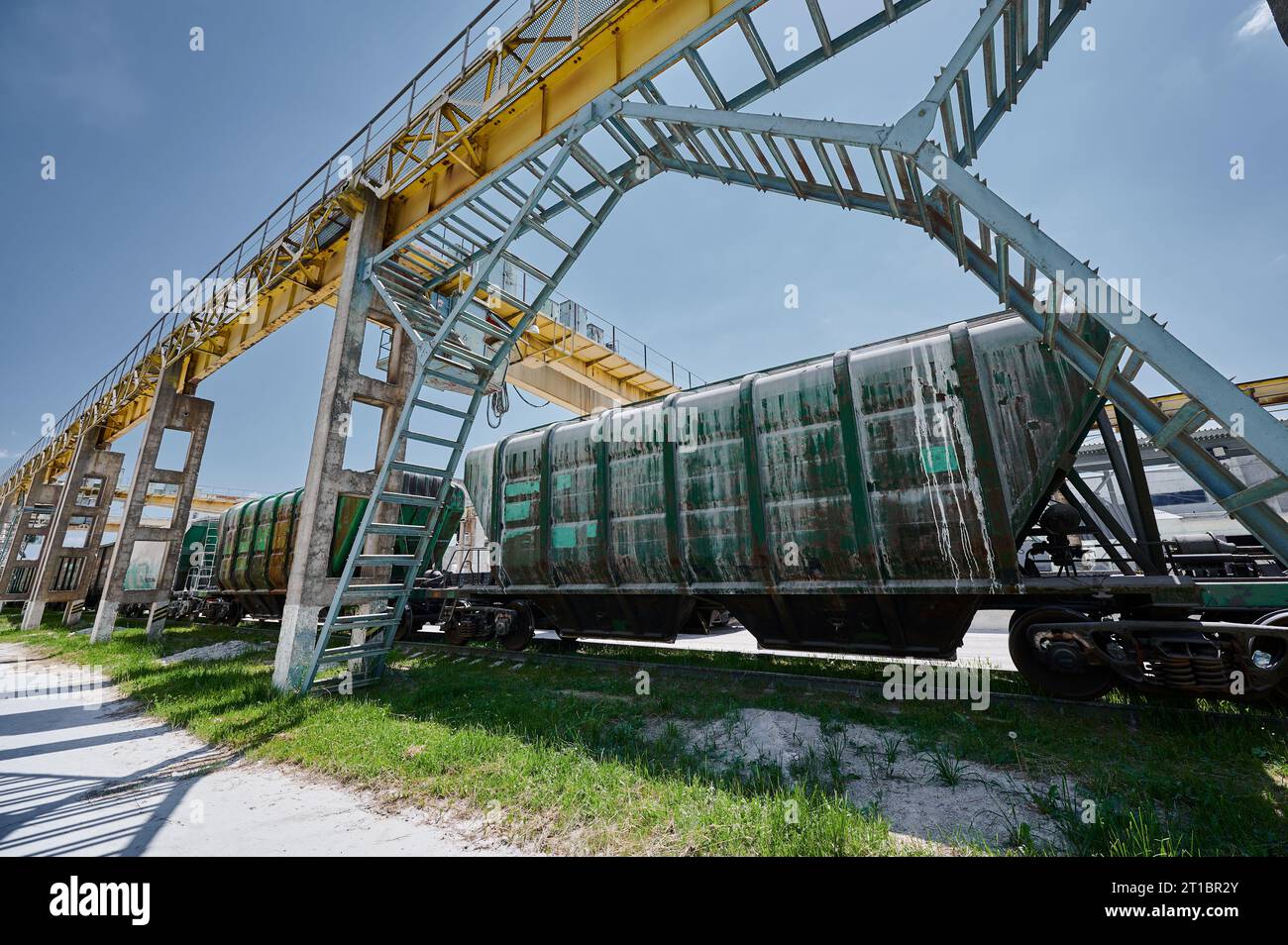 Hopper cars wait for loading silica products to transport Stock Photo ...
